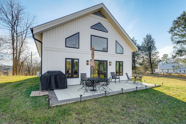 Peaceful Farmhouse Retreat 6 Mi To Virginia Tech! - Pembroke, VA