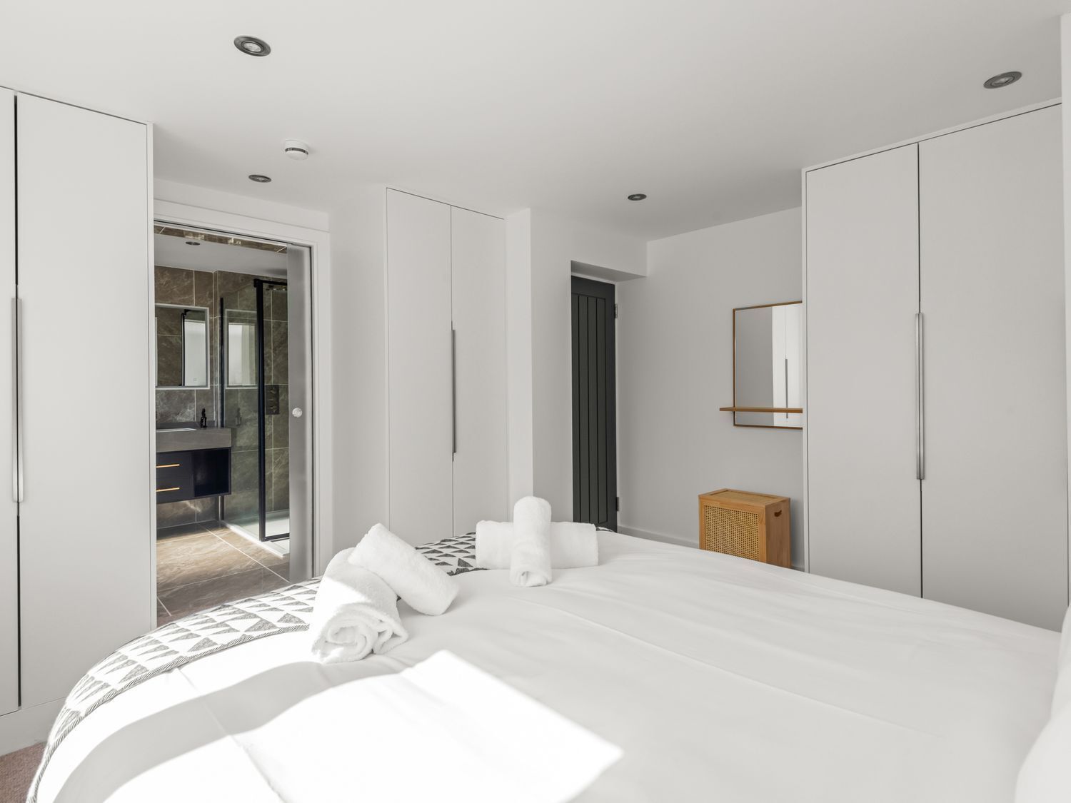 1 quarto, individualmente decorados, individualmente mobiliados