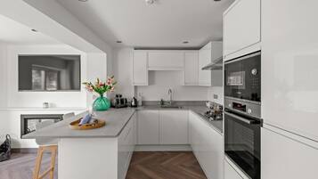 Lava-louças, talheres/pratos/utensílios de cozinha