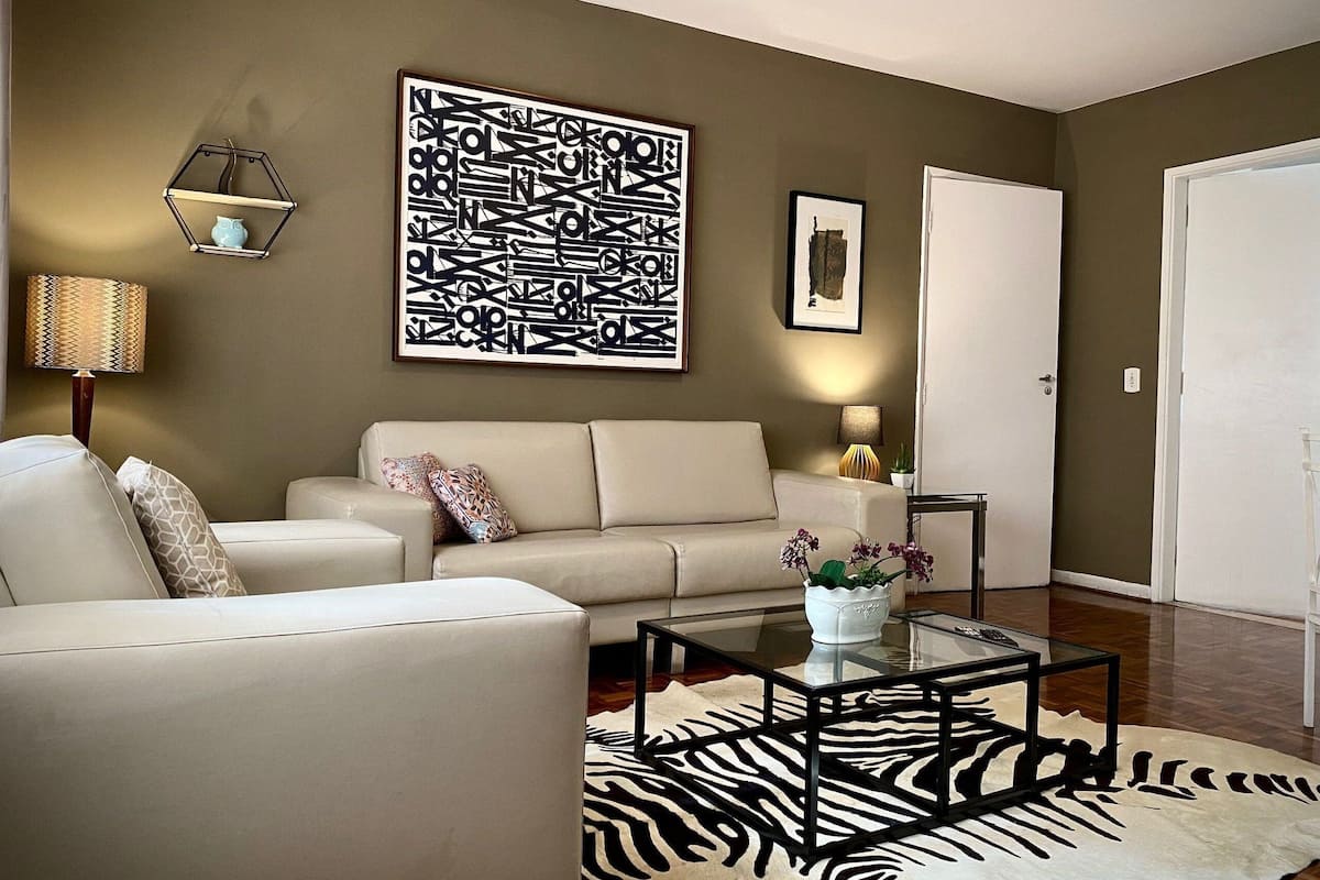 Apartamento | Sala de estar | TV de ecrã plano