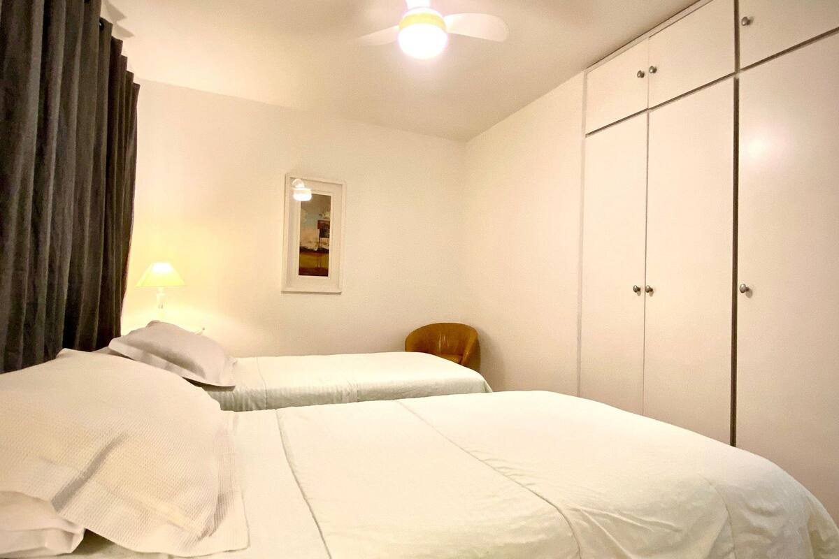 Apartamento | Secretária adequada para computadores portáteis