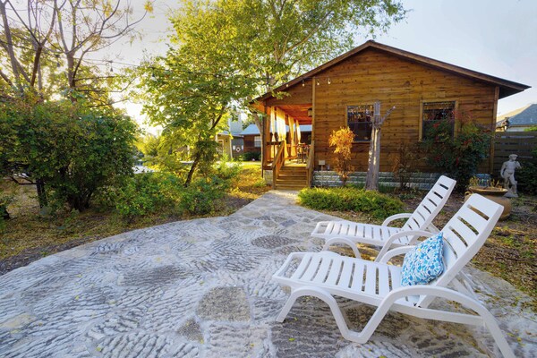 Cypress Creek Cabin Stay For 6 - Pool, Hot Tub - Comfort, TX