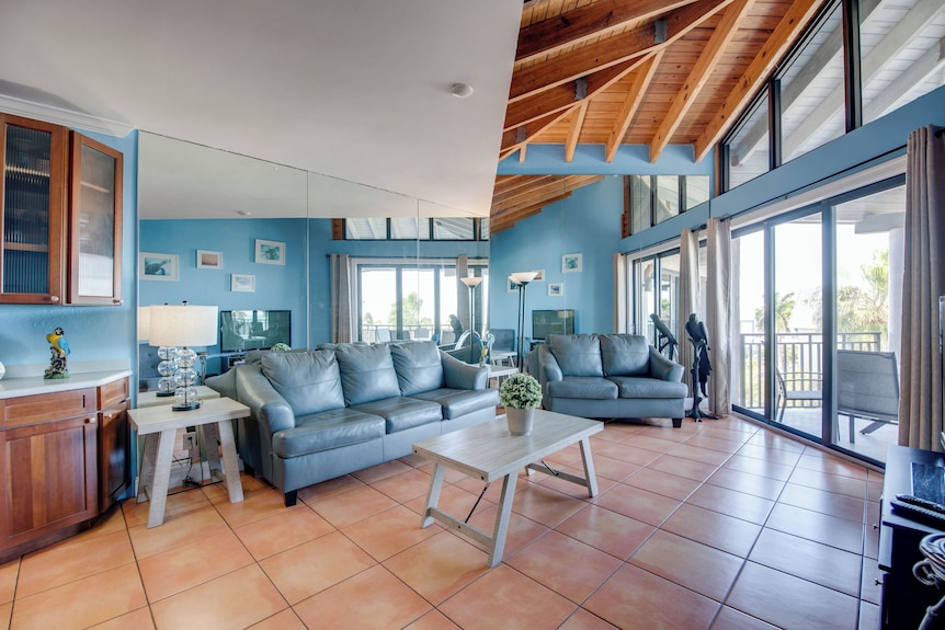 Atlantic Parrot | Oceanfront Condo W/ Pool - Key West, FL