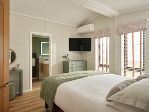 2 quartos, com decoração personalizada, com mobília individualizada 