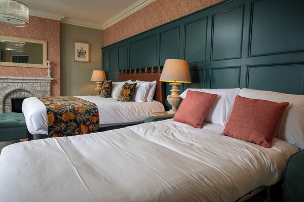 The Royal Inn By Chef & Brewer - Bristol