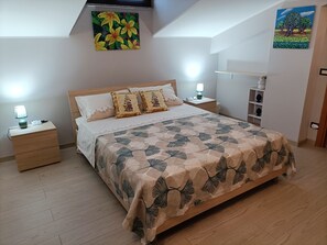 Minibar, secretária, Wi-fi grátis, roupa de cama fornecida 