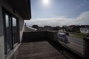 Apartamento Comfort, varanda, vista para o jardim | Vista para a rua