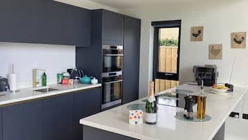 Casa de campo | Cozinha privada | Lava-louças, talheres/pratos/utensílios de cozinha