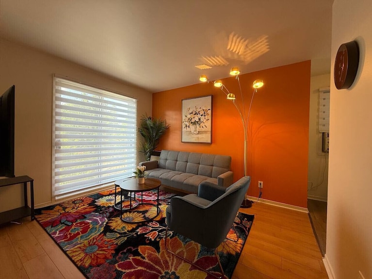 Comfortable 1br In West Island + Free Parking - Pointe-Claire