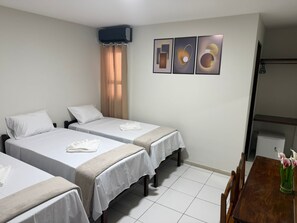 Quarto Triplo Básico | Wi-fi grátis 