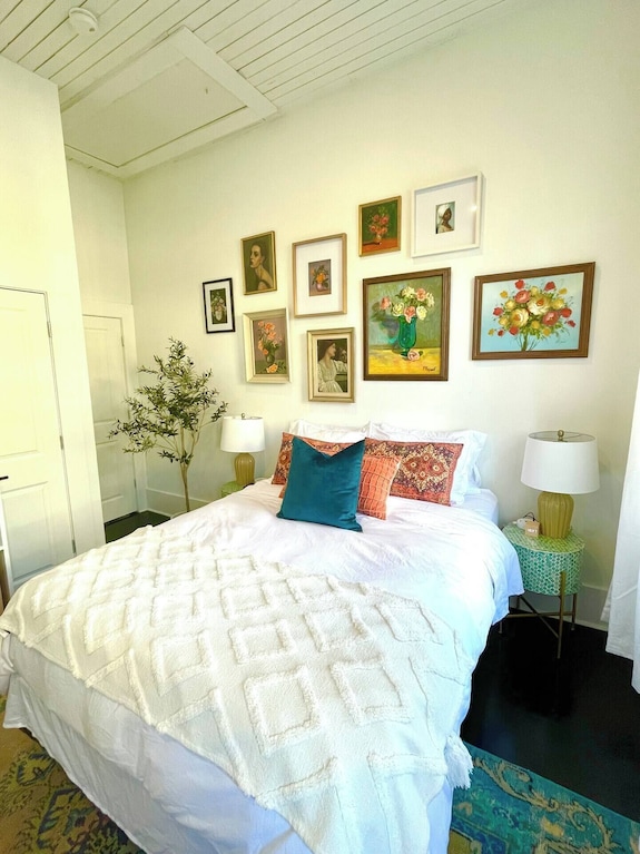 1 Bed 1 Bath In Tranquil New Orleans Style Cottage - New Orleans, LA