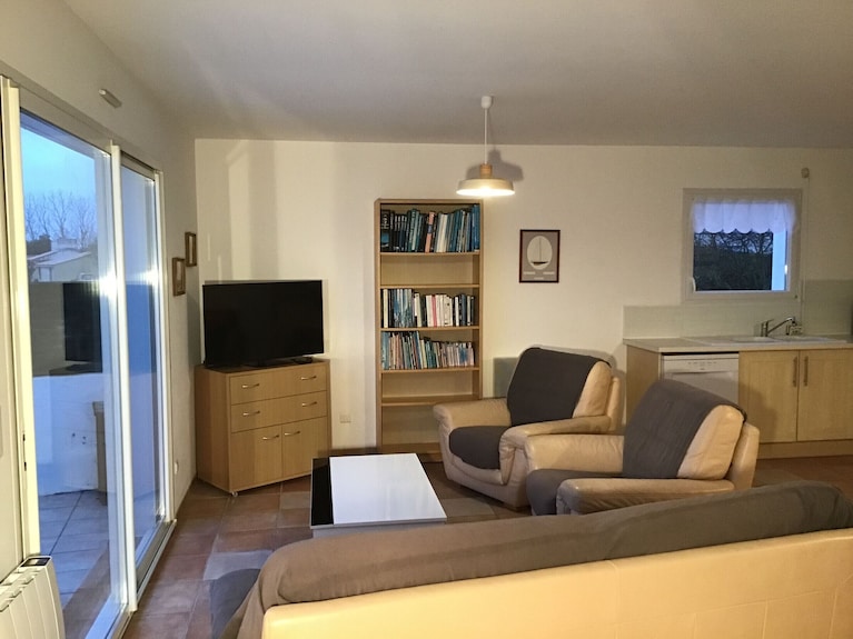 Cottage In Brétignolles-sur-mer, Near Beach, 2 Bedrooms - Vendée