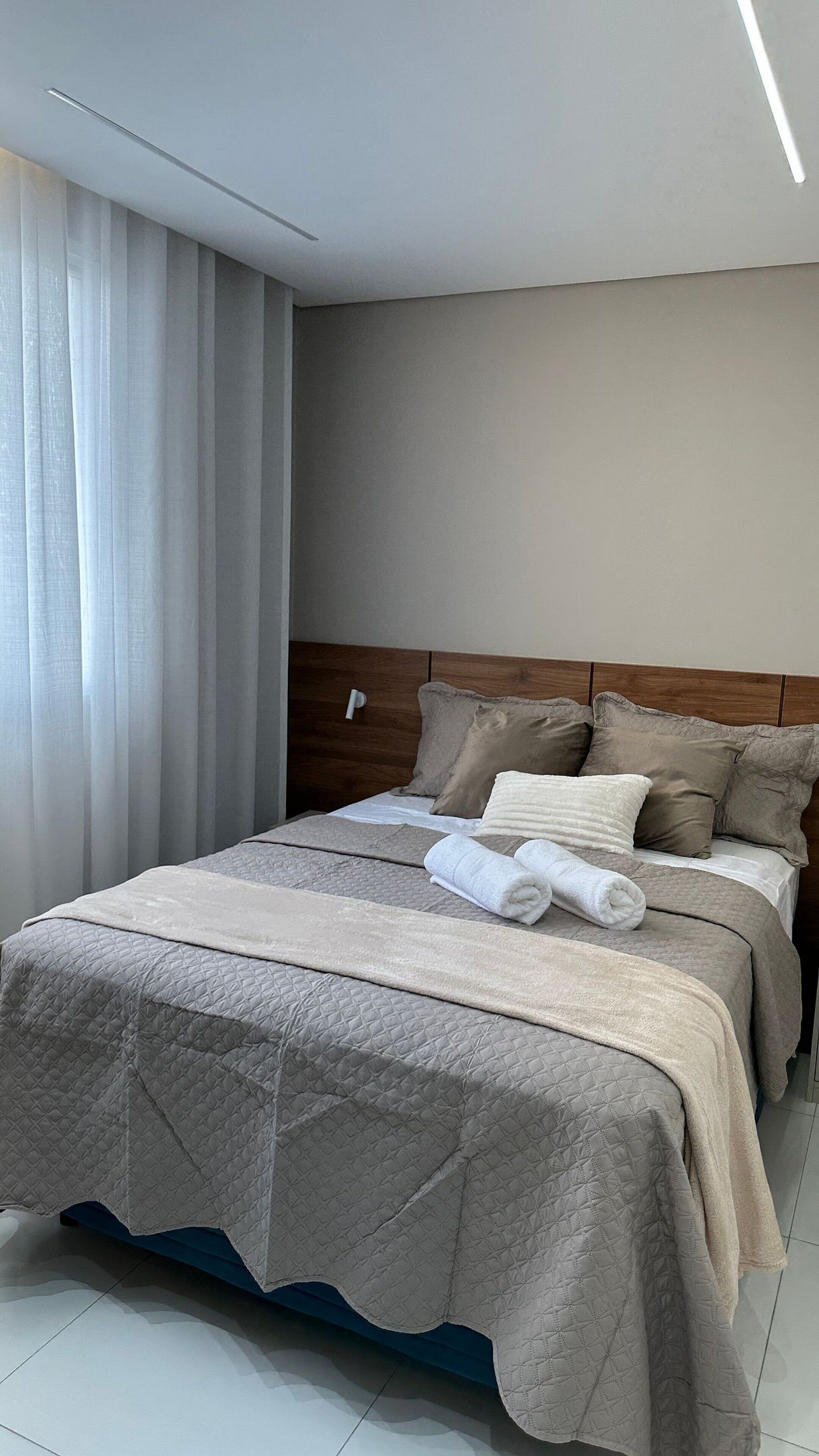 Apartamento Comfort | Com decoração personalizada, com mobília individualizada, secretária 