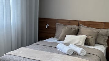 Apartamento Comfort | Com decoração personalizada, com mobília individualizada, secretária