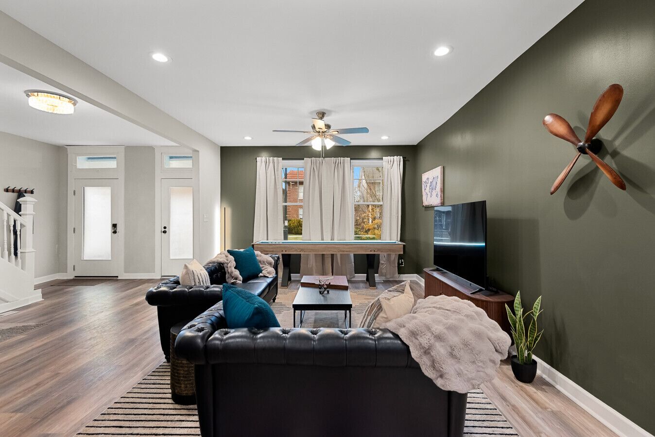 Family Luxury Getaway: Hot Tub, Sauna & Game Room - Saint-Louis, MO