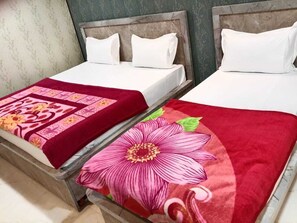 Quarto Quádruplo Básico | Wi-fi grátis 