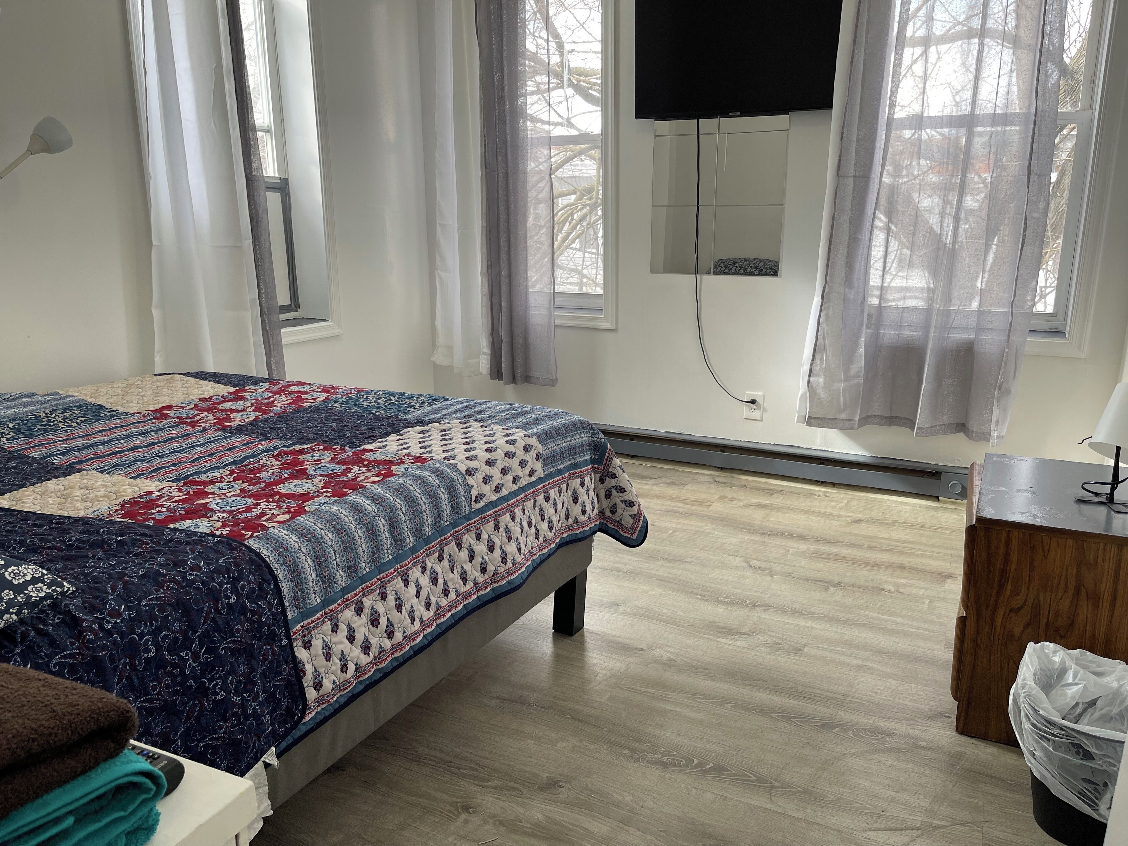 H1, Philadelphia Zoo,fairmount Park,one Quiet Room, Share 3 Bathroom And Kitchen - Bridgeport, PA
