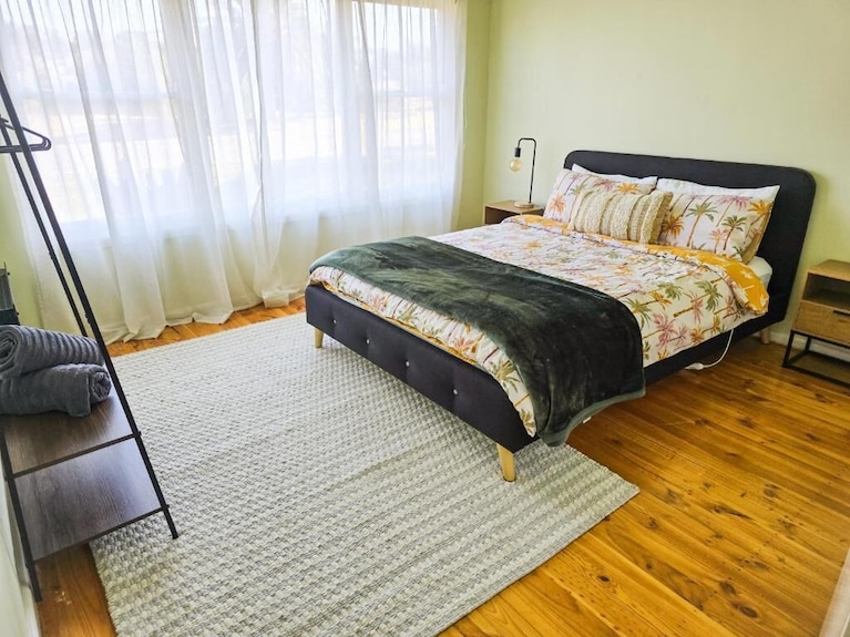 Cosy Three Bedroom House Front Lake Ouyen - Ouyen