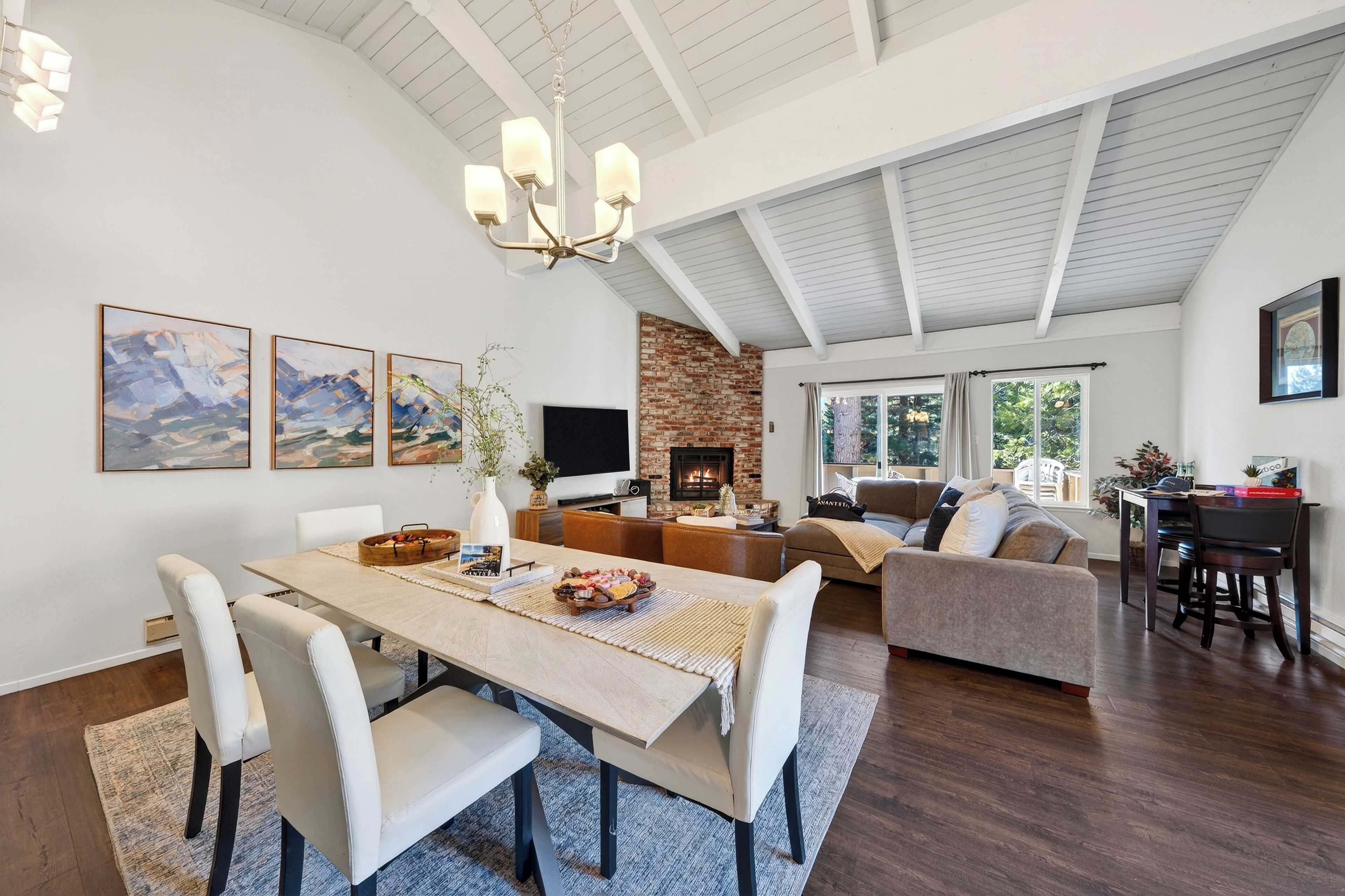 Tahoe Getaway + Balconies + Near Diamond Peak, Beaches & Golf | Pinecone Peak - Incline Village, NV