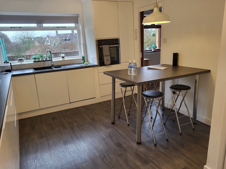 This Four Bedroom House Is Located In The Beautiful Village Of Acton Trussell - スタッフォード