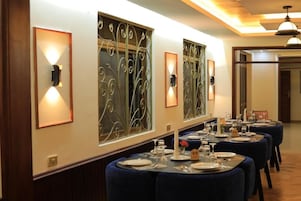 Quarto Duplo Standard, varanda, vista para o pátio | Restaurantes