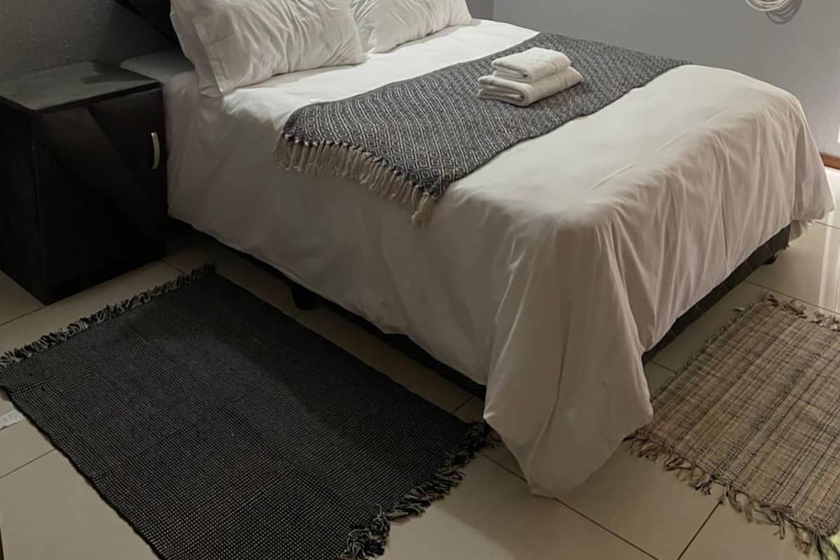 Quarto casal conforto, vista para o jardim | Wi-Fi de cortesia