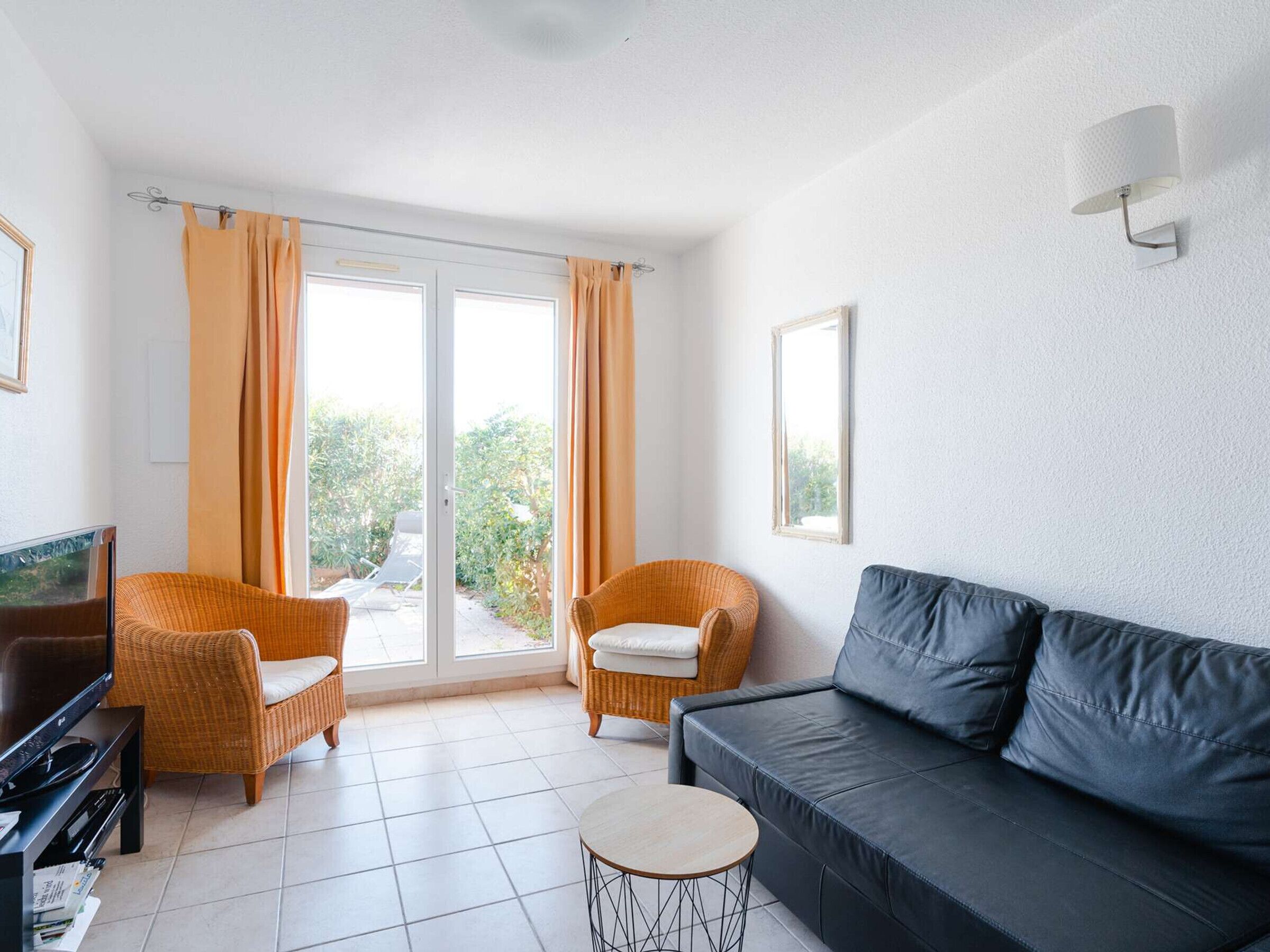 Comfortable House With Pool, Terrace, And Parking In Saint-pierre-la-mer - Fleury