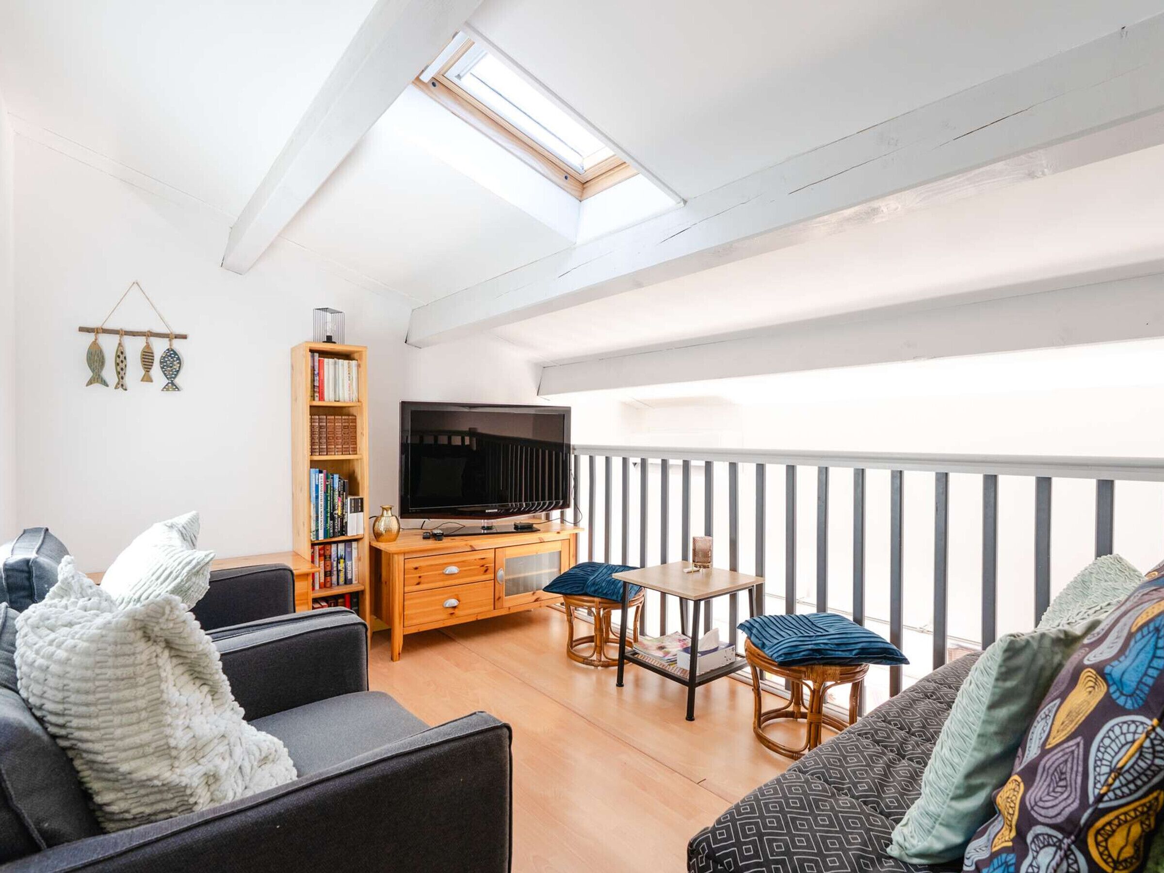 Family-friendly Air-conditioned Cottage With Wifi, Pool & Parking - Fleury