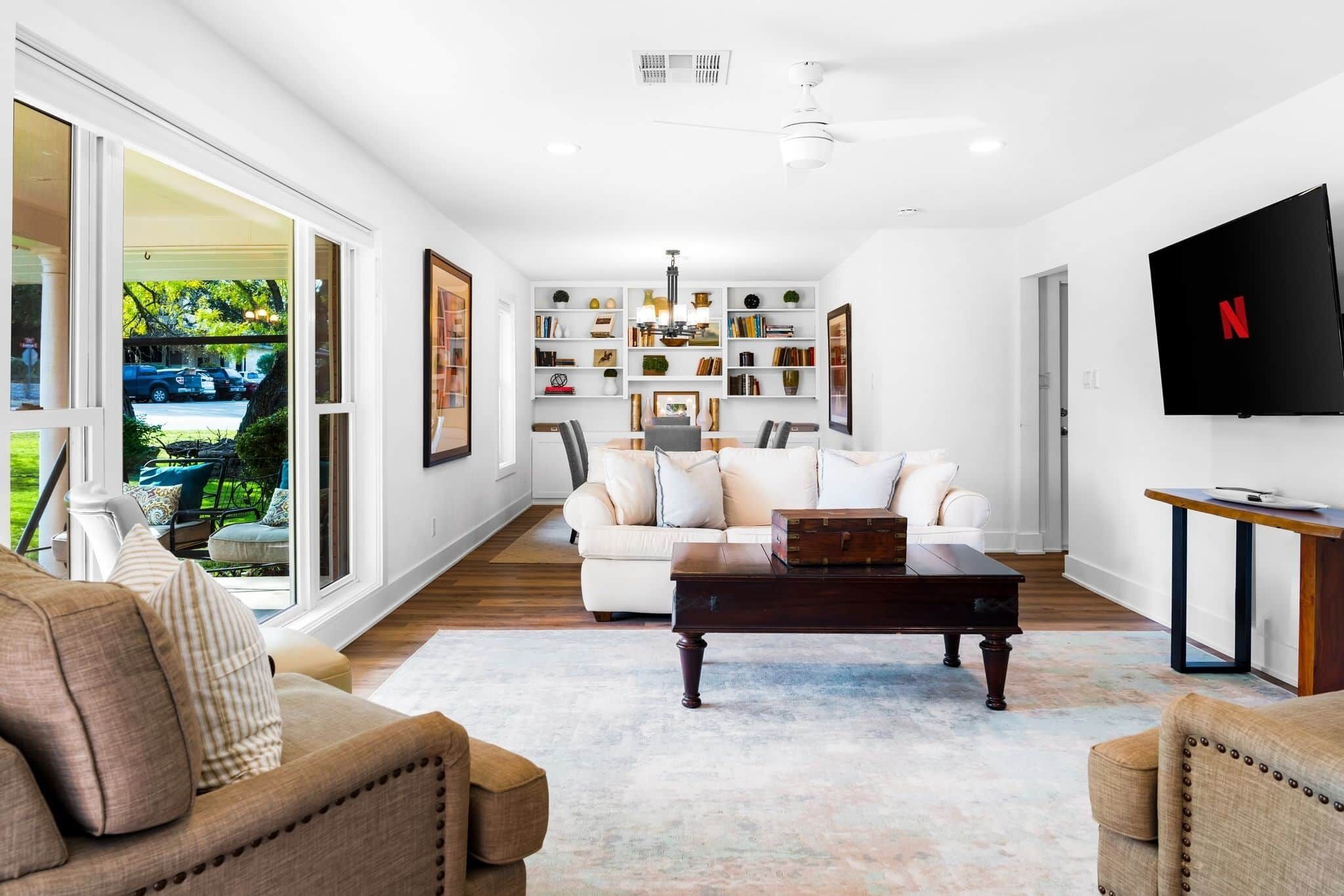 Group Retreat | Hot Tub  Game Room  Walk To Main - Johnson City, TX