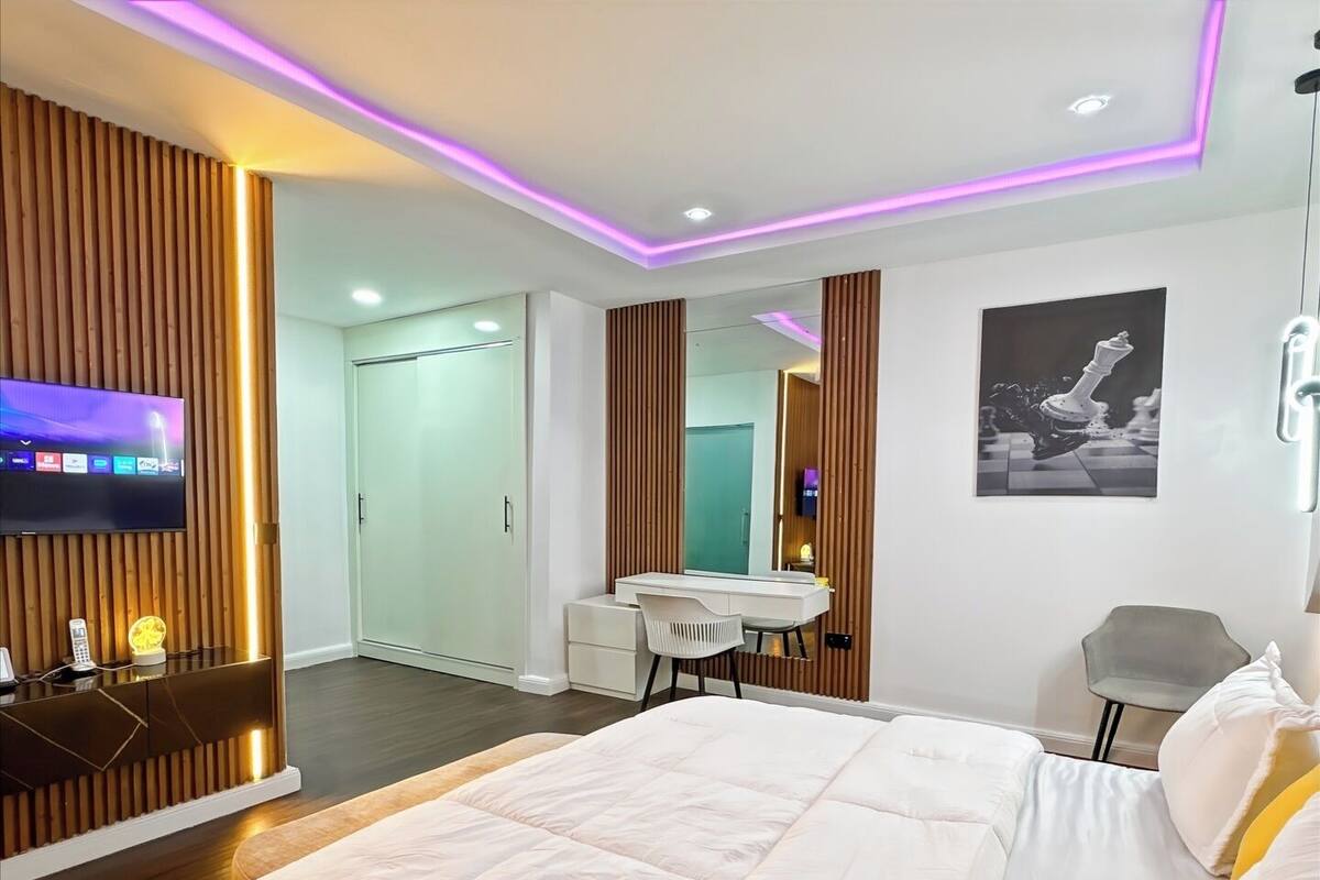 Quarto Familiar, varanda, Vista para a cidade | Secretária, secretária adequada para computadores portáteis