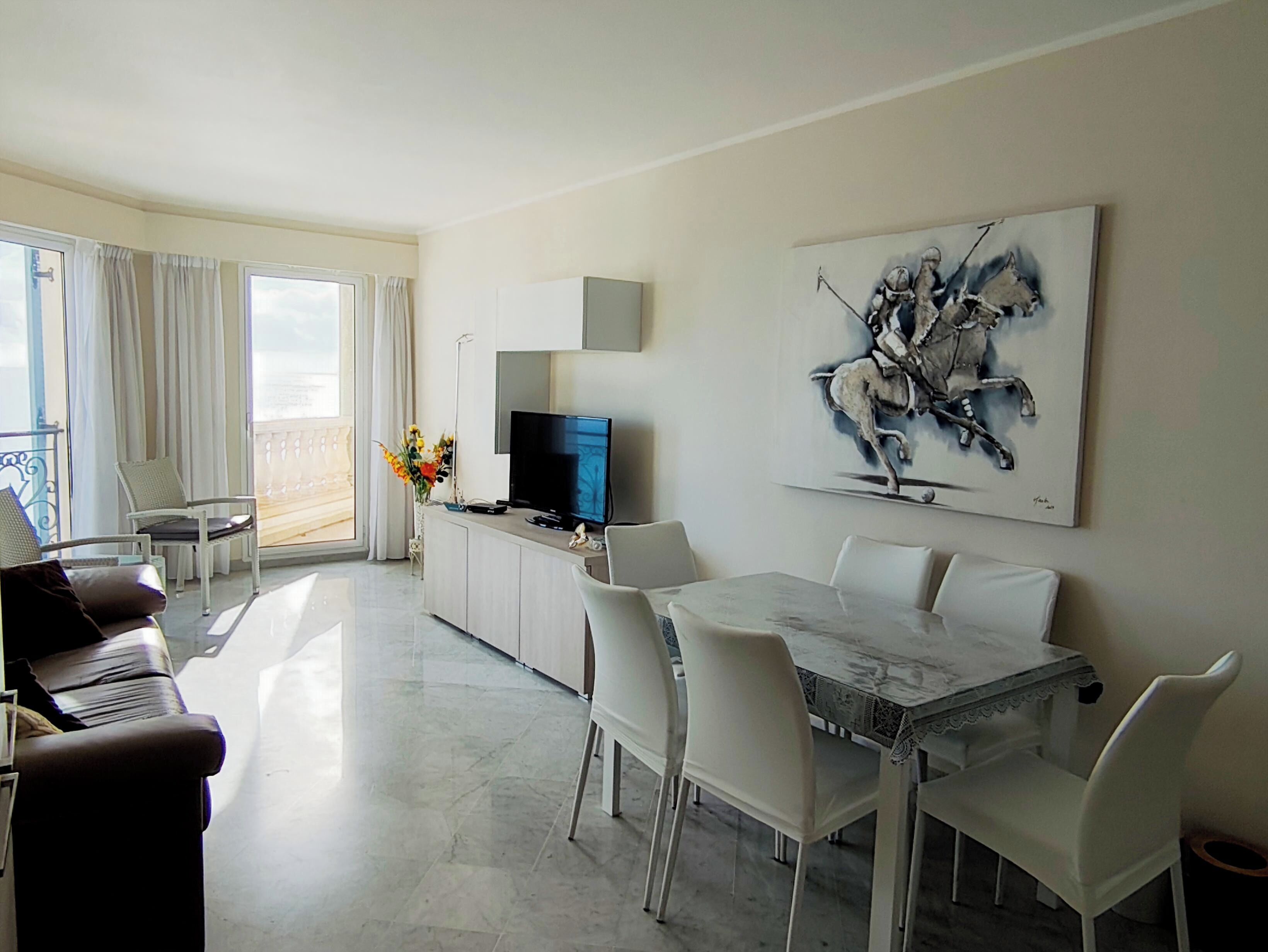 Charming Three-room Beachfront Apartment With Enchanting Sea View - Plage du Borrigo (Menton)
