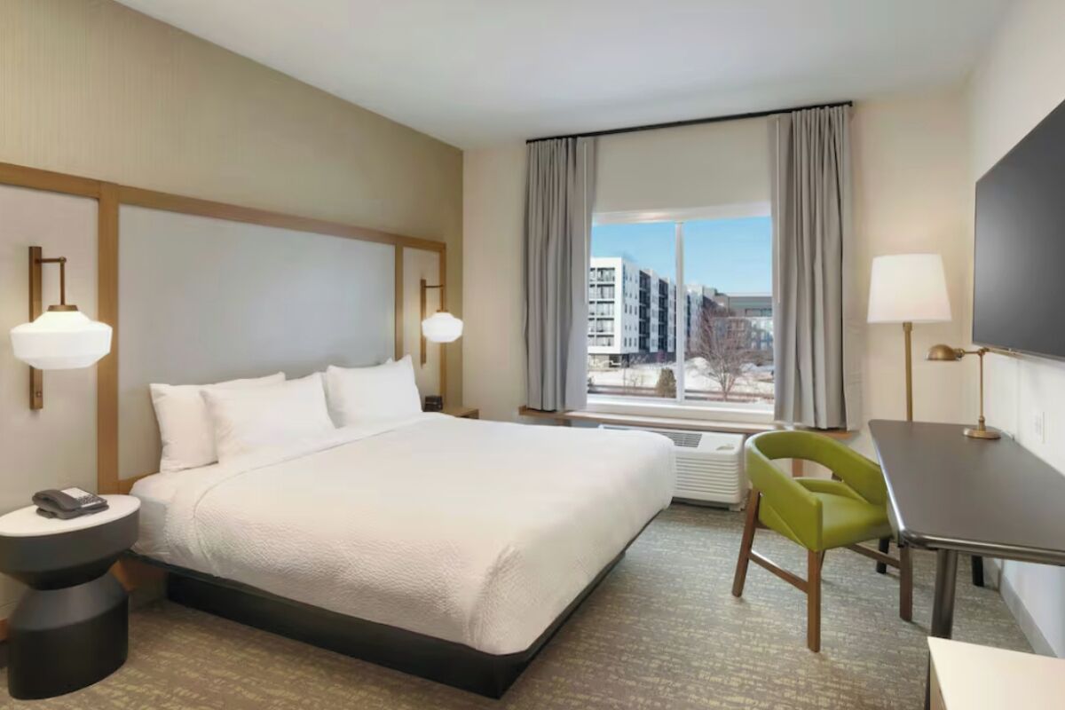 Serene Stay W/ Pool & Fitness Center | Ideal Denver West Location Near Red Rock - Lakewood, CO