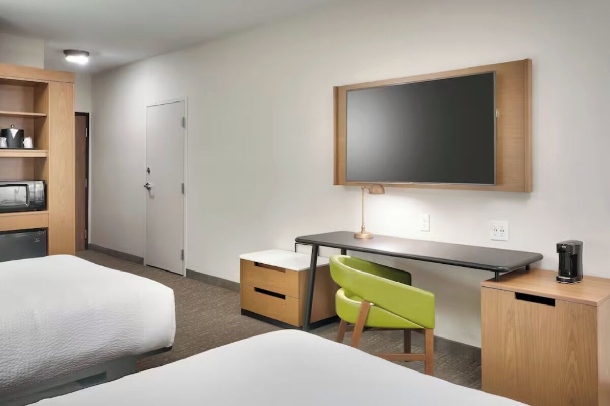 3 Serene Stays W/ Free Breakfast & Pool Access | Near To Red Rocks & Attraction - Lakewood, CO