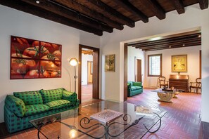 Área de estar no saguão