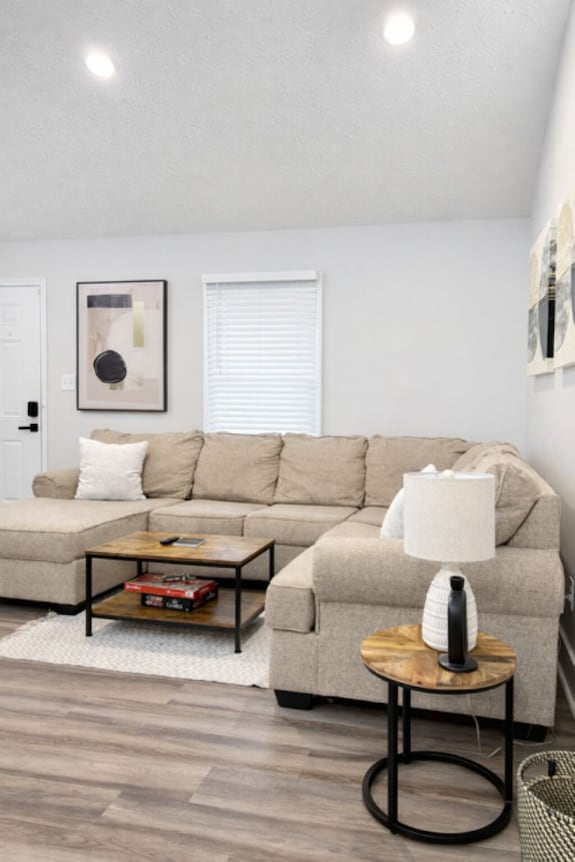 Modern Comfort Meets Athens Charm 2br Home By Rhm Home Pro - Athens