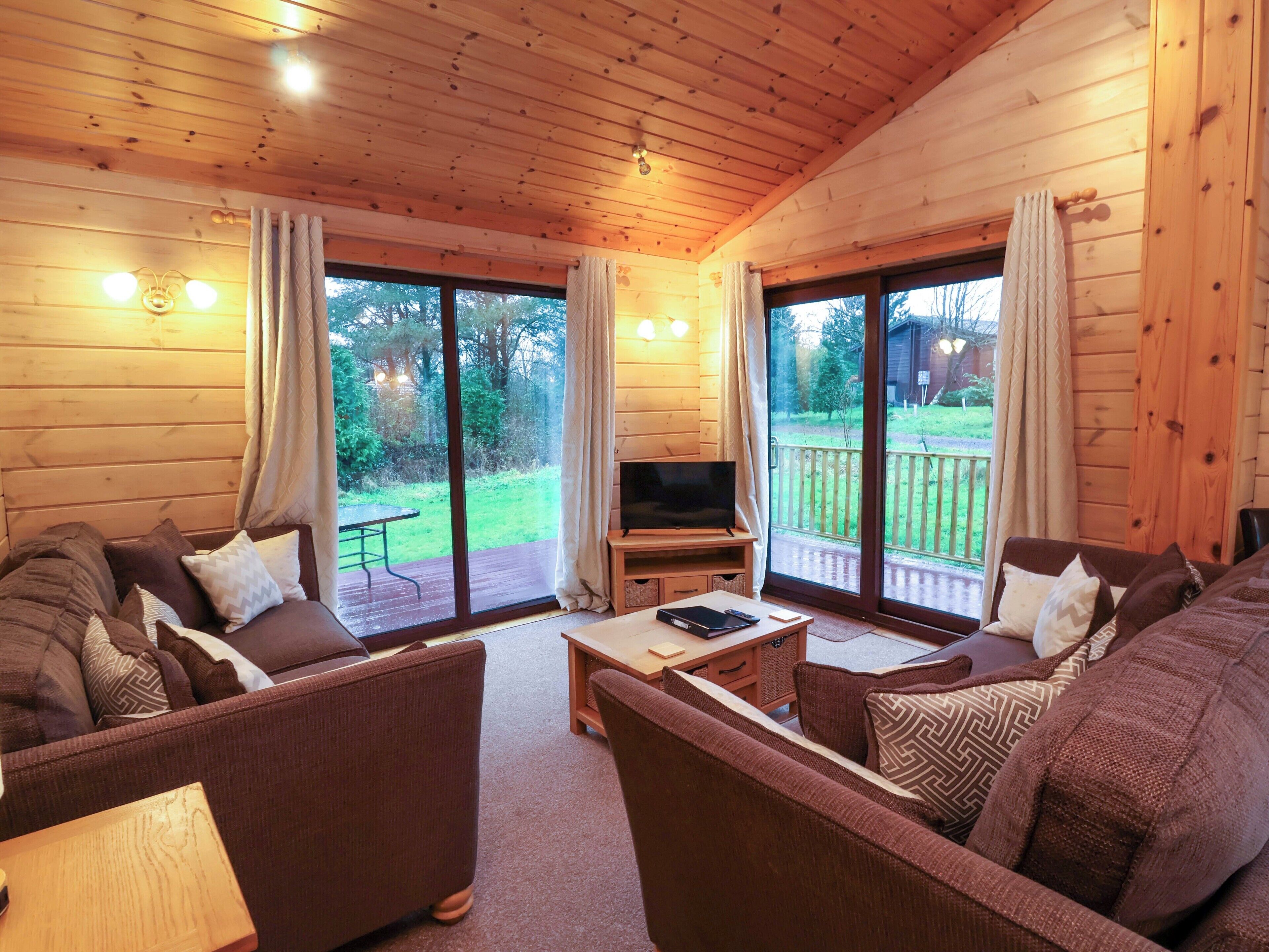 Elderberrys Lodge, Pet Friendly, Country Holiday Cottage In Bideford - Clovelly