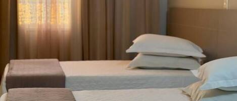 Quarto casal superior, vista para a cidade | Wi-Fi de cortesia