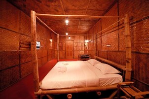 Secretária, secretária adequada para computadores portáteis 