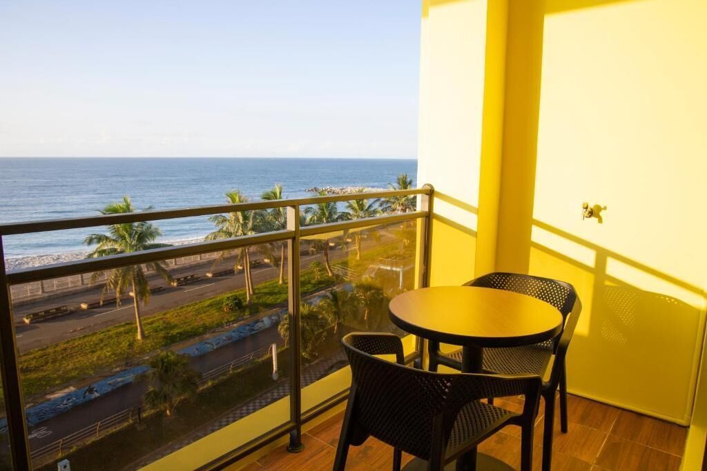 Quarto Quádruplo Deluxe, 2 camas queen-size, varanda, vista para o mar | Refeições ao ar livre