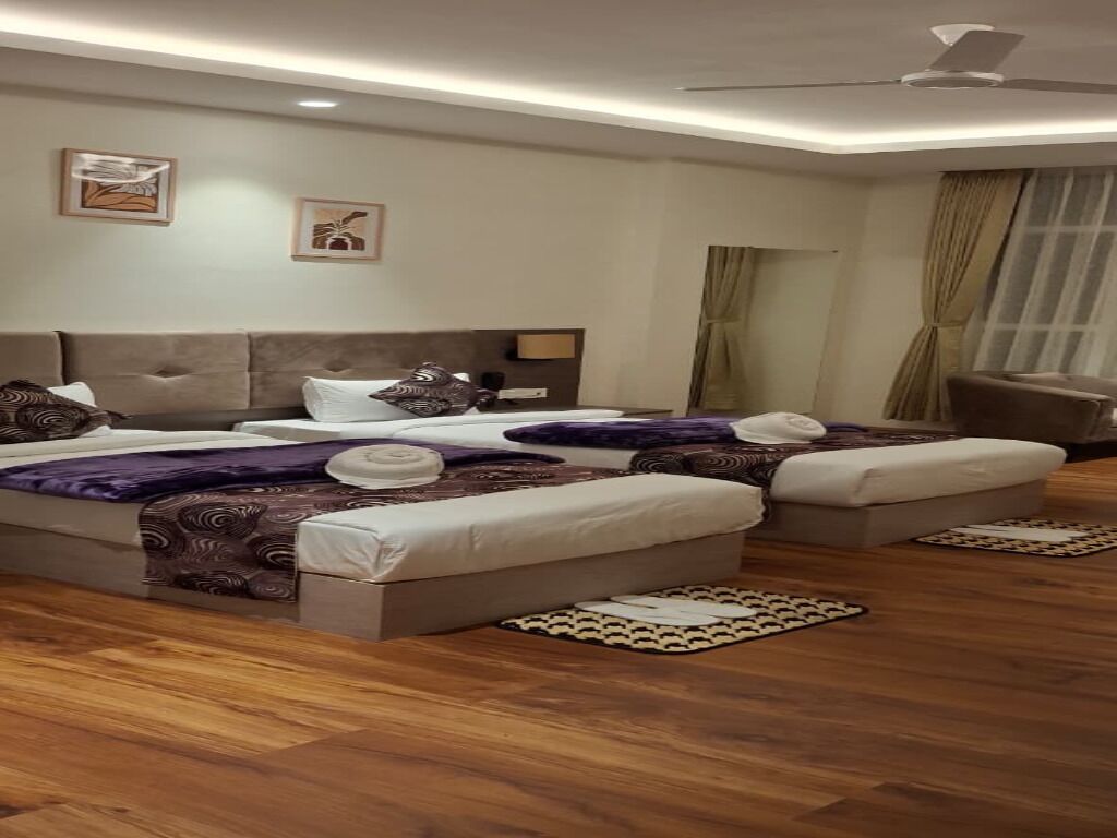 Quarto casal família, sacada, vista para a colina | Spa