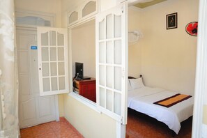 Quarto Duplo Básico | Secretária, Wi-fi grátis 