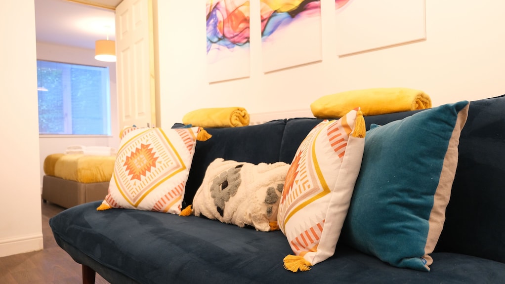 Modern 2 Bedroom Flat - Campton