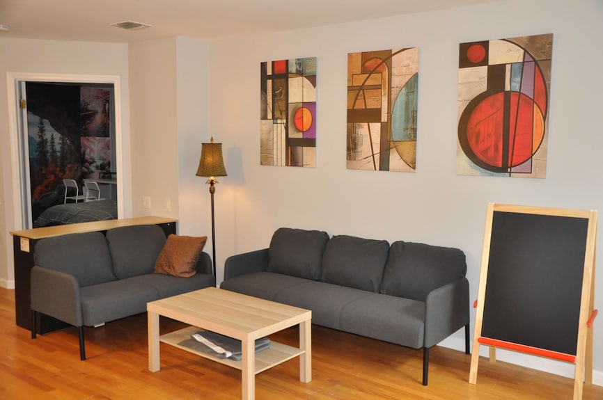 Family-friendly Retreat W/ Trampoline & Grill - Great Neck, NY