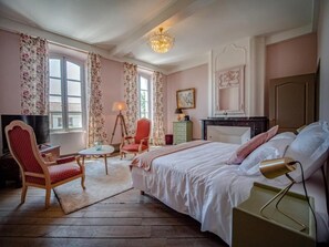 Quarto casal luxo, vista para o pátio | Cofres nos quartos, quartos à prova de som