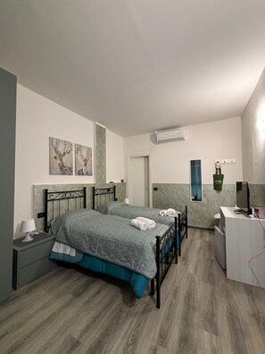 Quarto casal ou duplo | Escrivaninha, cortinas blackout, quartos à prova de som