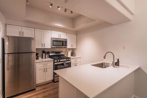 Apartamento | Cozinha privada | Uma cafeteira/bule 