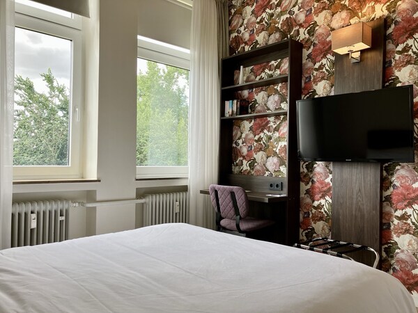 Fährhaus Hotel Am Rhein By Mayburgh - Düsseldorf
