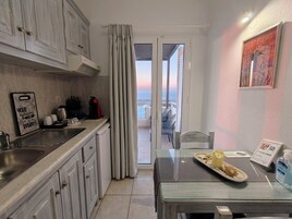 Suíte luxo, banheira de imersão, vista para o mar | Cozinha privada
