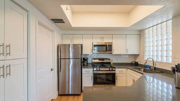 Apartamento | Cozinha privada | Cafeteira/chaleira
