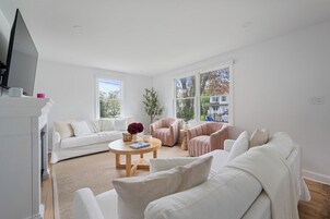 Casa, pátio, vista para o jardim | Sala de estar